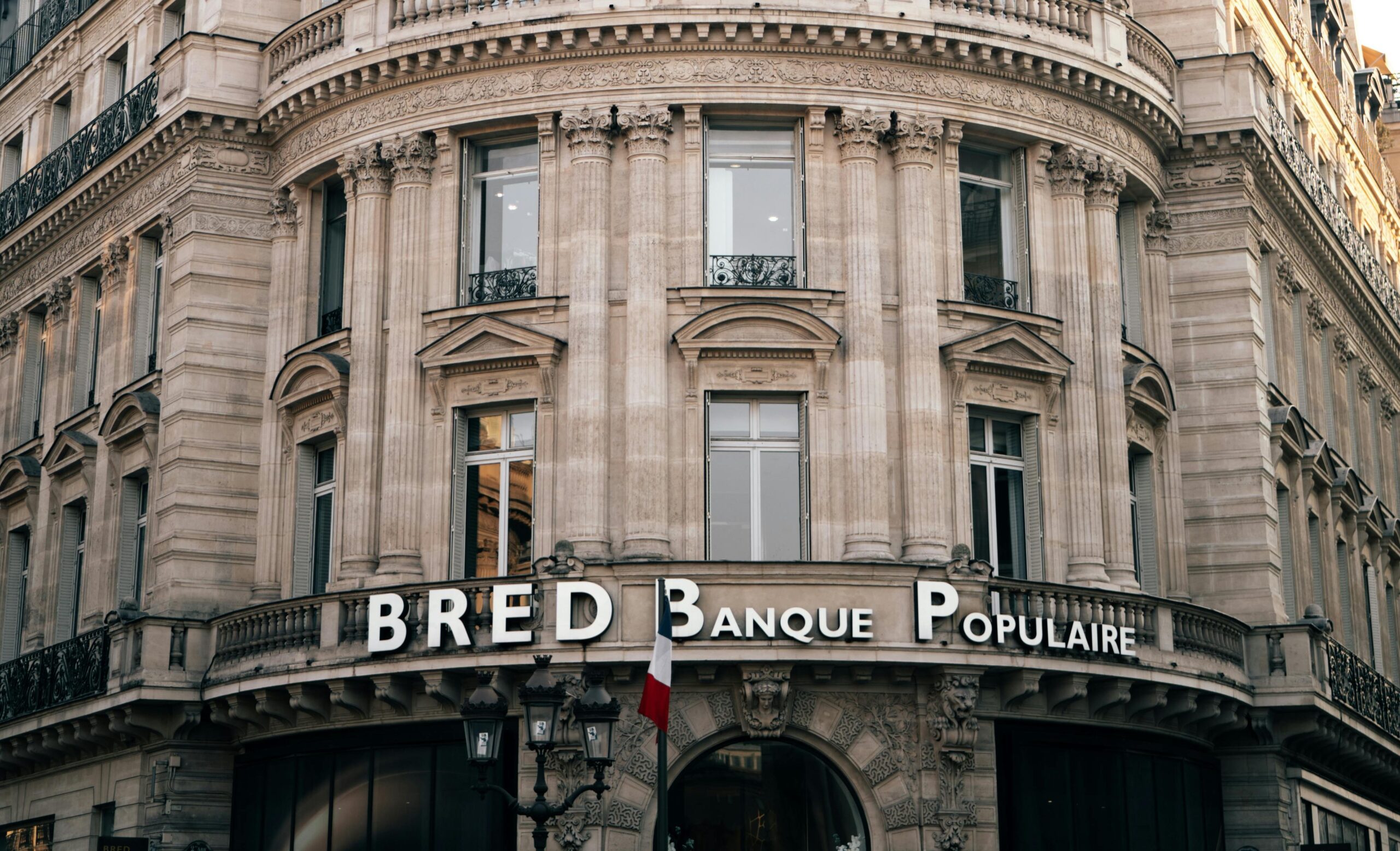 BRED Banque Populaire : comment passer au zéro papier - EVERIAL